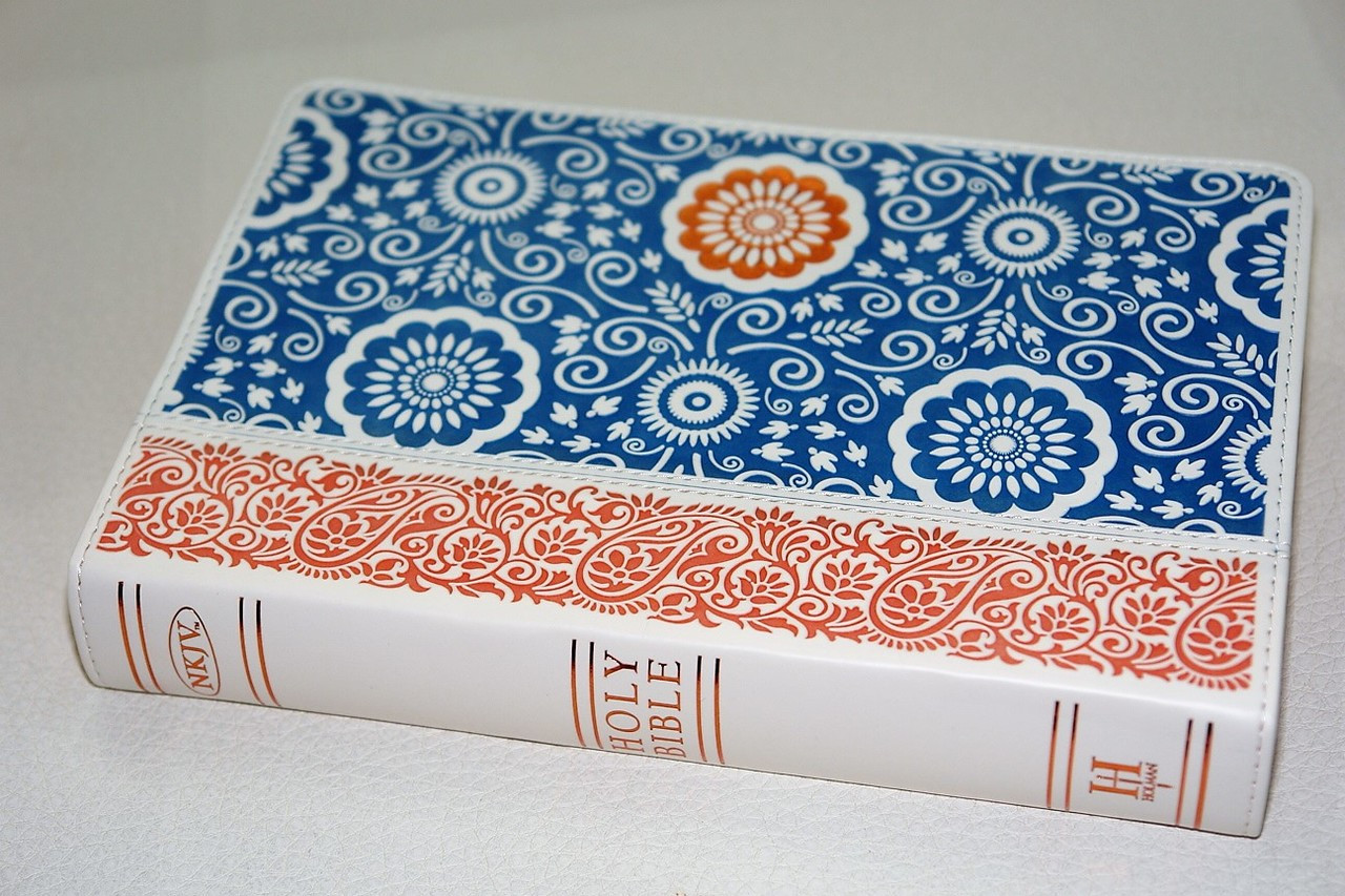 Beautiful Ladies NKJV Large Print Personal Size Reference Bible ...