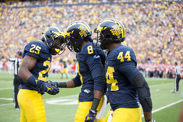 2016 Michigan Football vs Wisconsin 03 Student Publications
