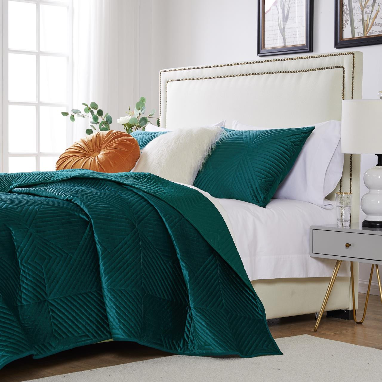 Riviera Velvet Teal Quilt Set by Greenland Home Fashions | Paul's Home ...