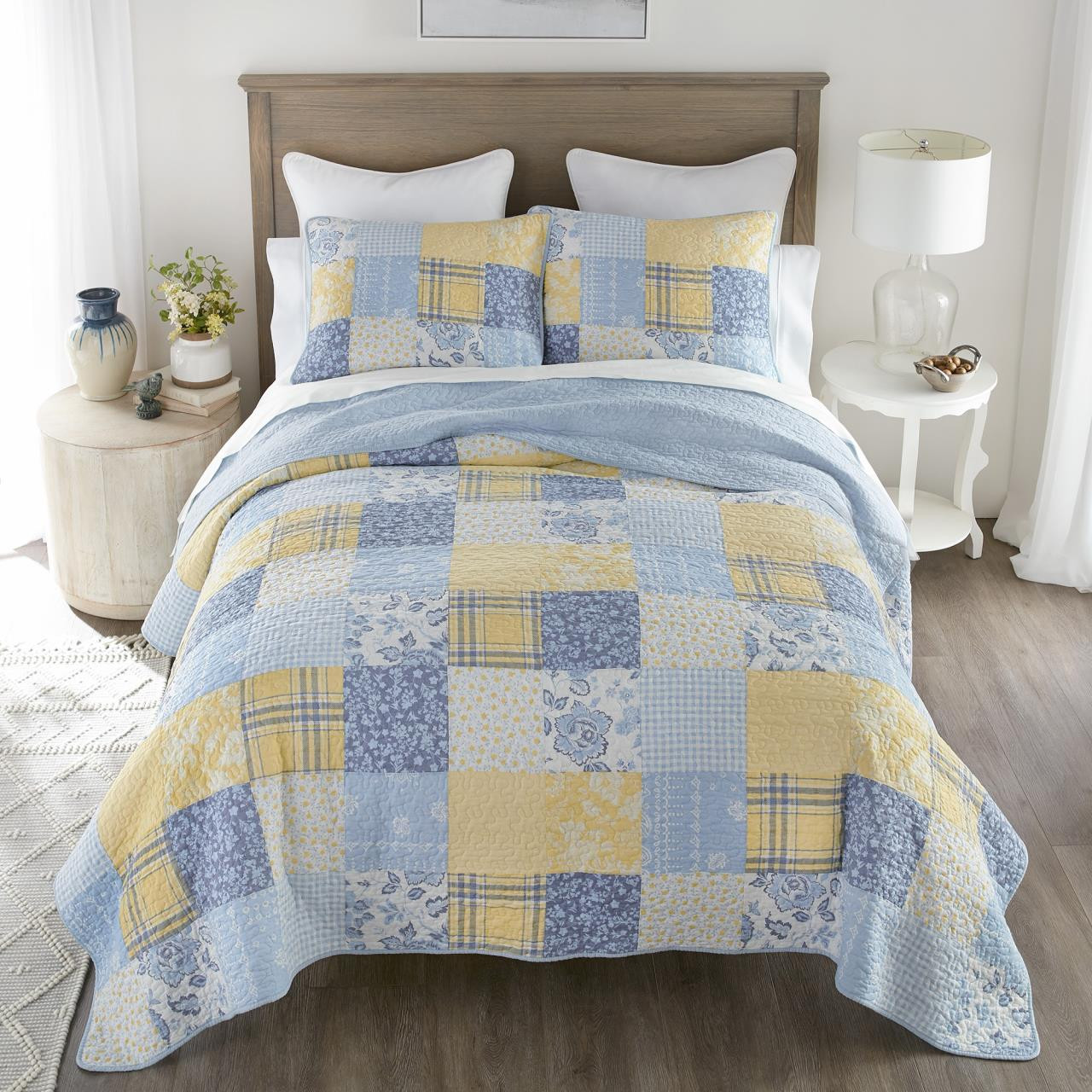 Spring Flowers Quilt Set by Donna Sharp | Paul's Home Fashions