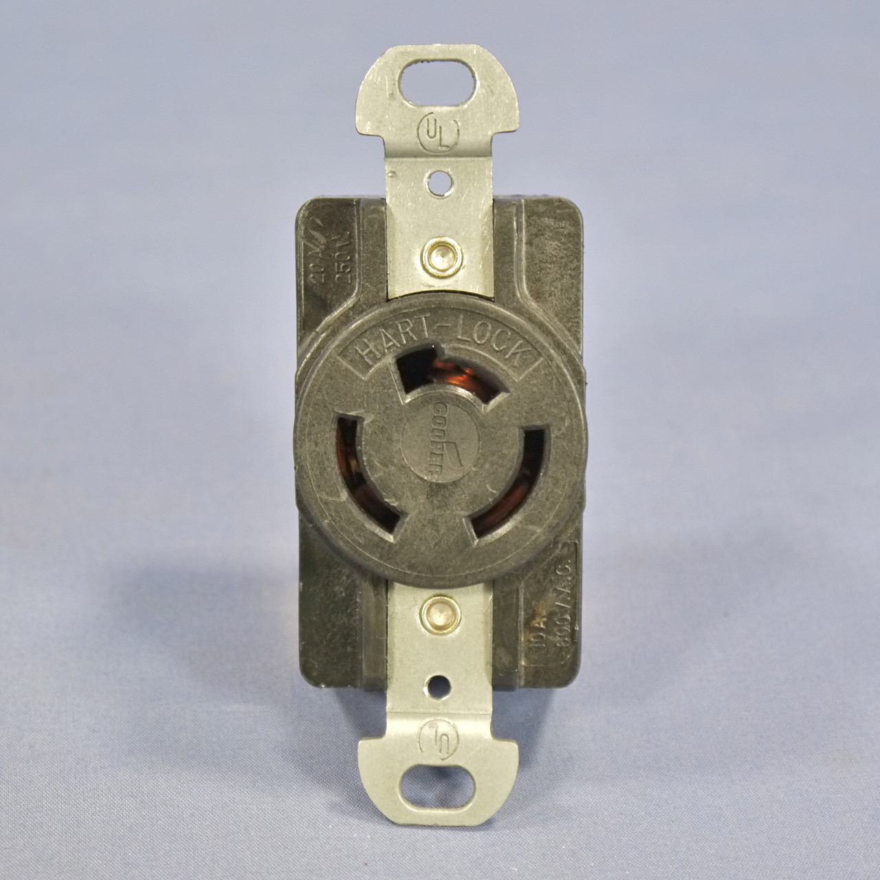 🏠 Cooper Hart-Lock Black Single Flush Receptacle Non-NEMA Locking ...