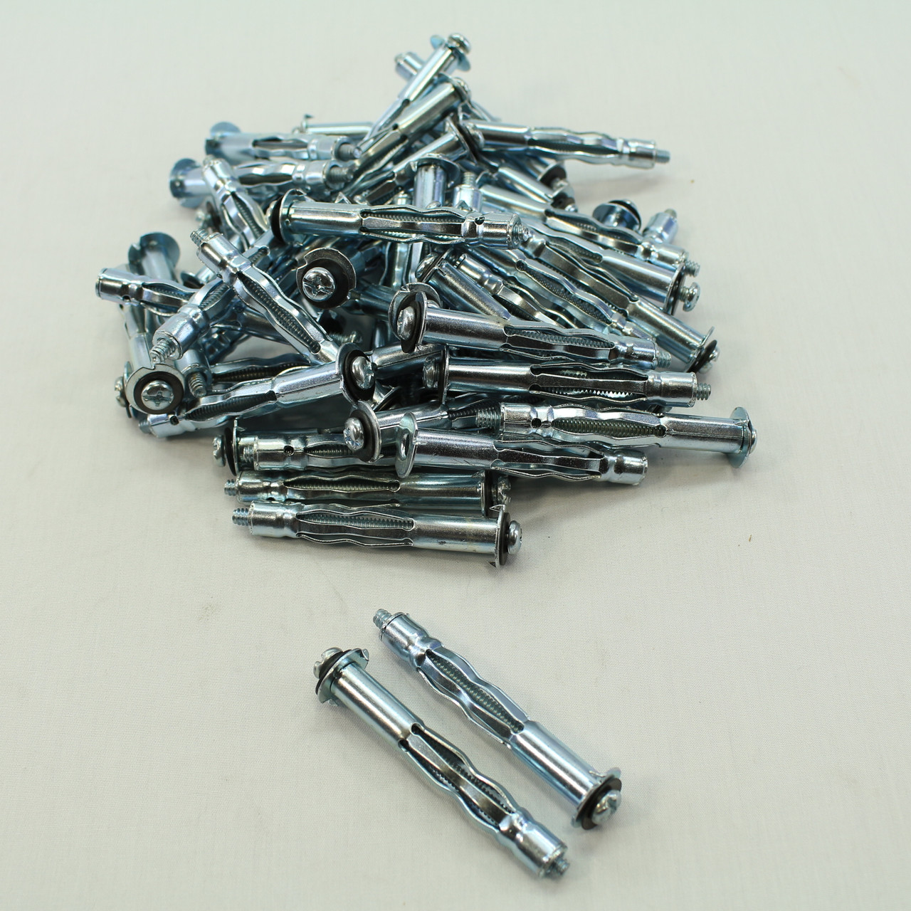 🏠 50-Pack Metallics 3/16" Long Hollow Wall Screw Anchor Slotted ...