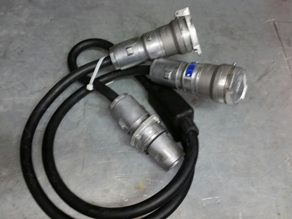 4400-6465-6485 - 60A 600V {STYLE 2} 4/4 SOOW "Y" SPLITTER