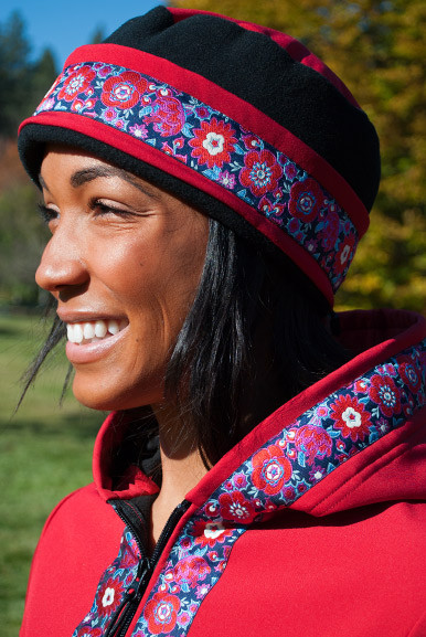 WOMEN'S AURORA HAT / (Softshell) / Ruby, Black, / Cordova Bouquet (trim ...