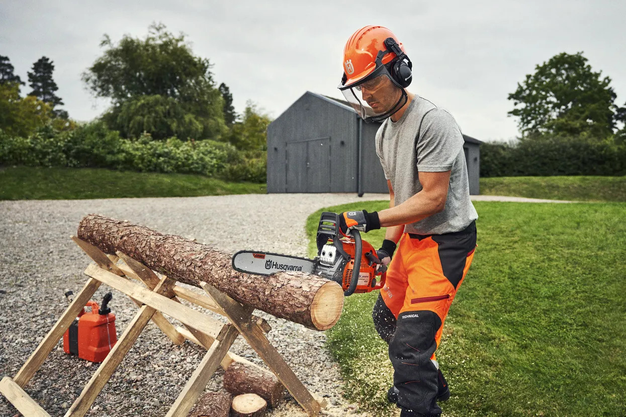 Husqvarna 435 petrol chainsaw store