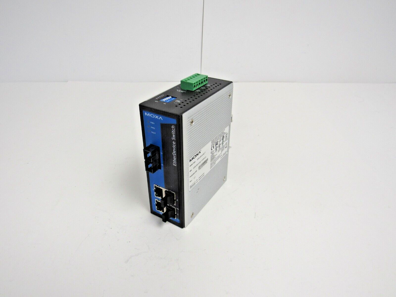 Moxa EDS-305-S-SC-T 4x 10/100Base T(X) Ports Unmanaged Switch 15-3 ... Moxa EDS-305-S-SC-T 4x 10/100Base T(X) Ports Unmanaged Switch 15-3 ...