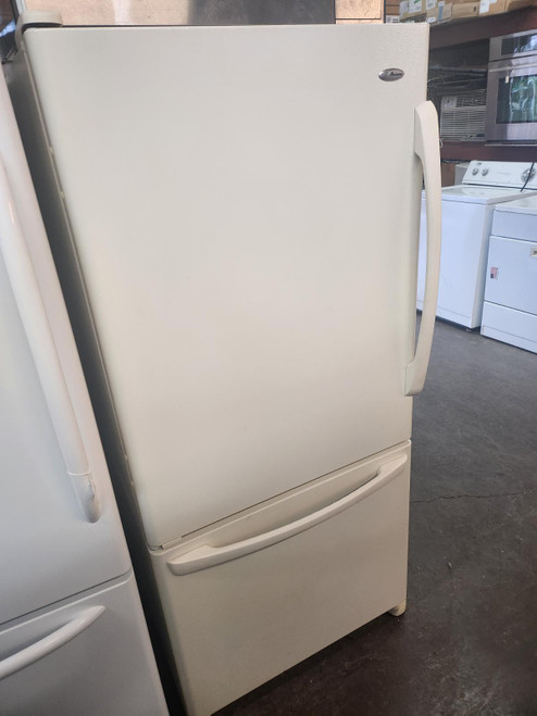 AMANA 19 CUBIC FOOT REFRIGERATOR WITH BOTTOM FREEZER 4 SPLIT ADJUSTABLE ...