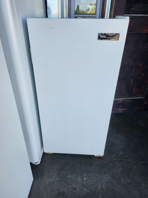 GIBSON 10 CUBIC FOOT UPRIGHT FREEZER MANUAL DEFROST 3 SHELVES 4 STORAGE ...
