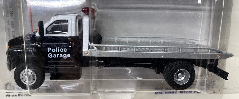 Boley #3006-37 Roll On/Off Flatbed Tow Truck - Police Garage (HO)