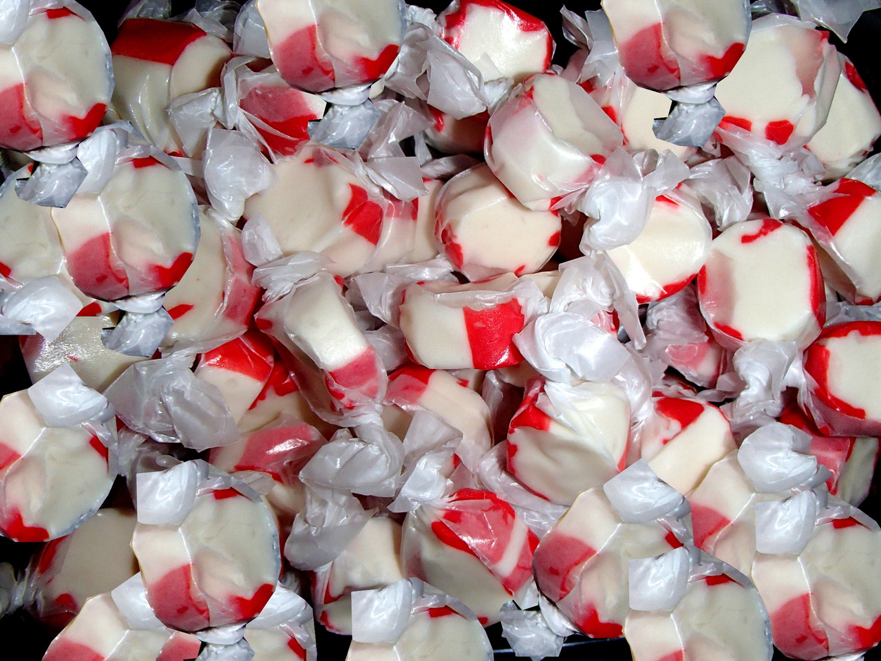 Salt Water Taffy Peppermint Flavored 3 Pound ( 48 OZ ) - CandyKorner