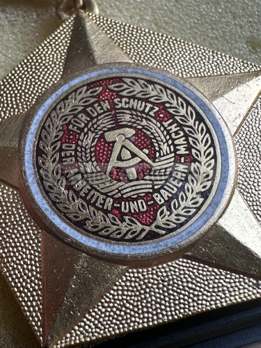 om982 - NVA ARMY - KAMPFORDEN IN GOLD - combat order for high ranking ...