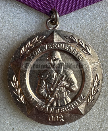 om933 - FUER VERDIENSTE IM BRANDSCHUTZ DER DDR - East German Fire ...