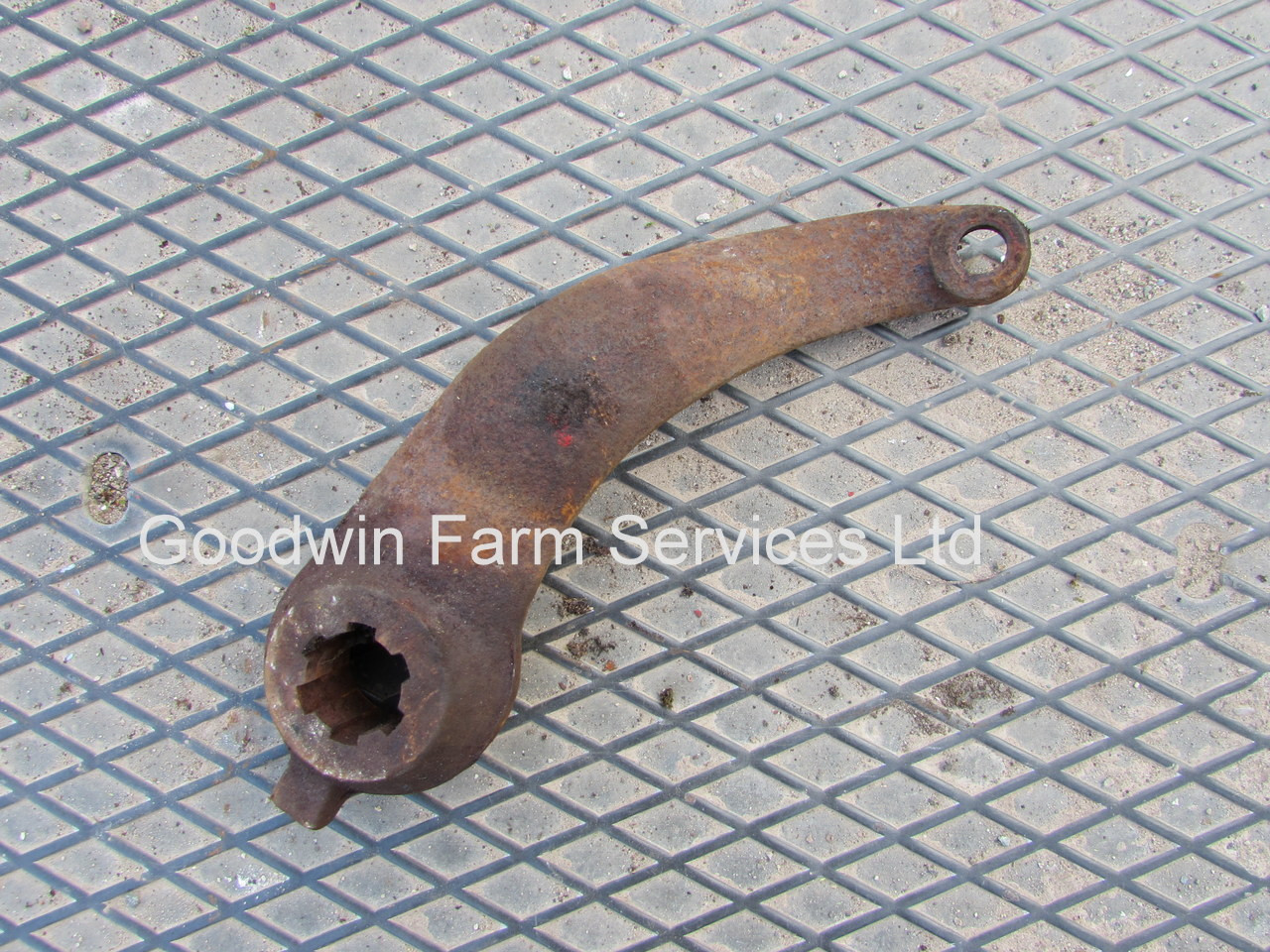 Steering Stub Axle Top Arm RH (DB) USED - UP163 - Goodwin Farm Services Ltd