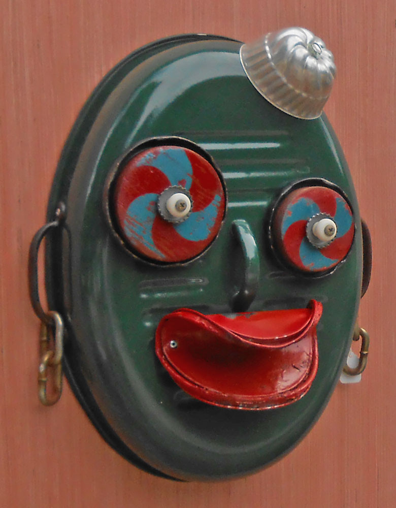 ROASTER PAN FACE #105 by Steve Meadows - Possum County Folk Art Gallery