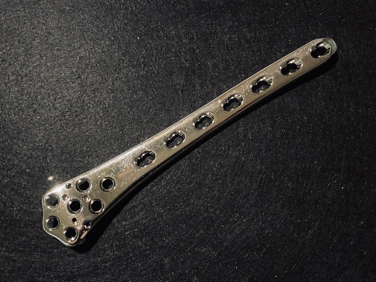 Synthes 222.253 LCP Distal Femur Plate, Left, 196mm For Sale