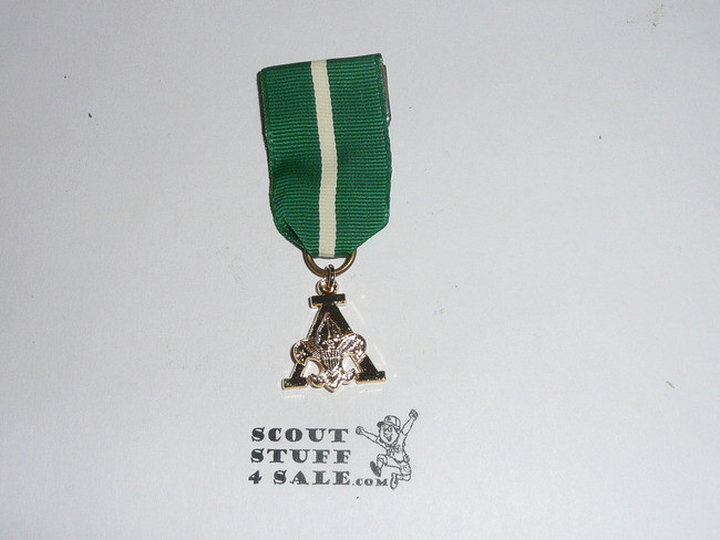 Scouter's Training Award Medal with Green/white Ribbon (A Design)