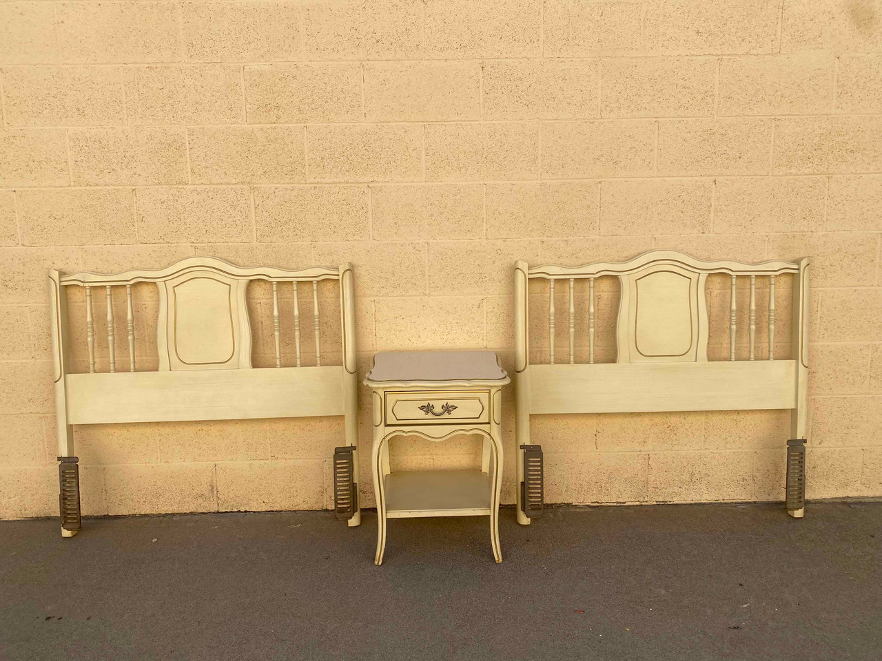 SOLD - Henry Link Bedroom Set - Rehab Vintage Interiors