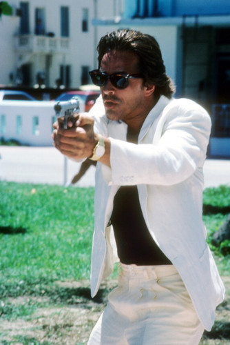 Don Johnson, as Sonny pointing gun Miami Vice 4x6 photo - Moviemarket