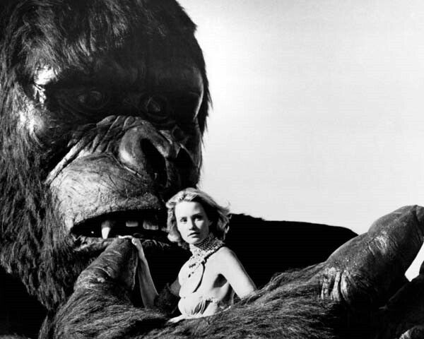 King Kong 1976 Kong Holds Jessica Lange In His Giant Hand 8x10 Inch Photo Moviemarket