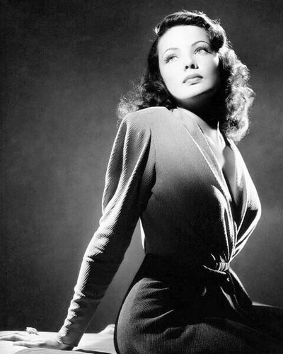 Gene Tierney Beautiful 1940s Glamour Portrait Showing Cleavage 8x10