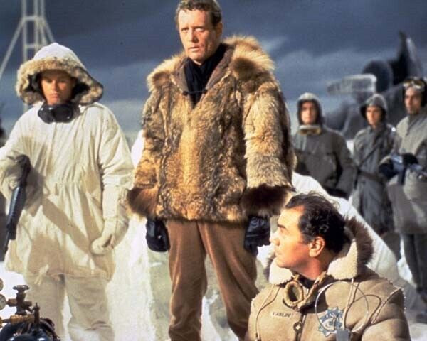 Ice Station Zebra 1968 Patrick McGoohan Ernest Borgnine on ice pack ...