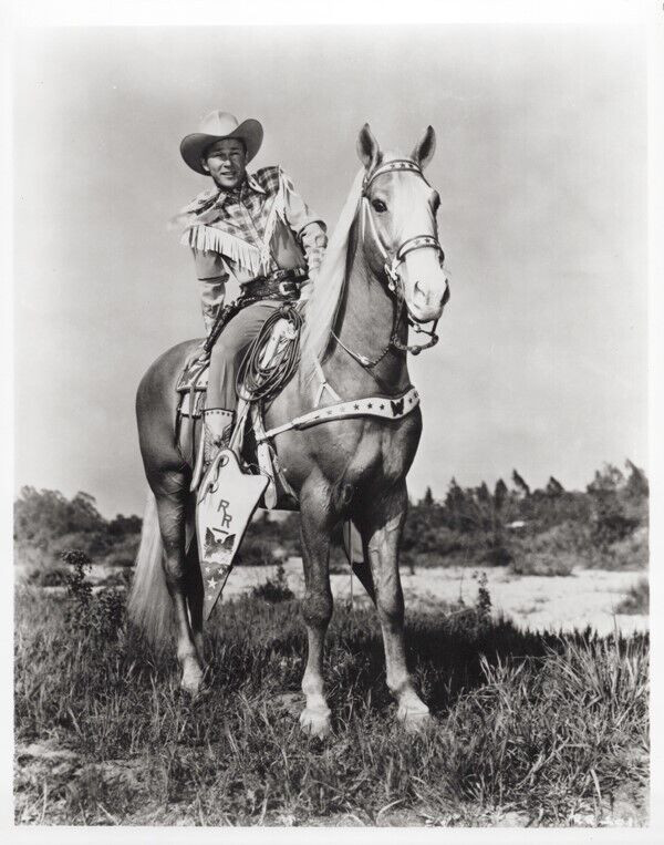 Roy Rogers sits atop his horse Trigger 8x10 inch photo - Moviemarket