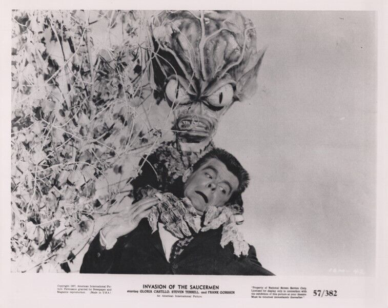 Invasion of the Saucermen Lyn Osborn grabbed by alien 8x10 inch photo ...