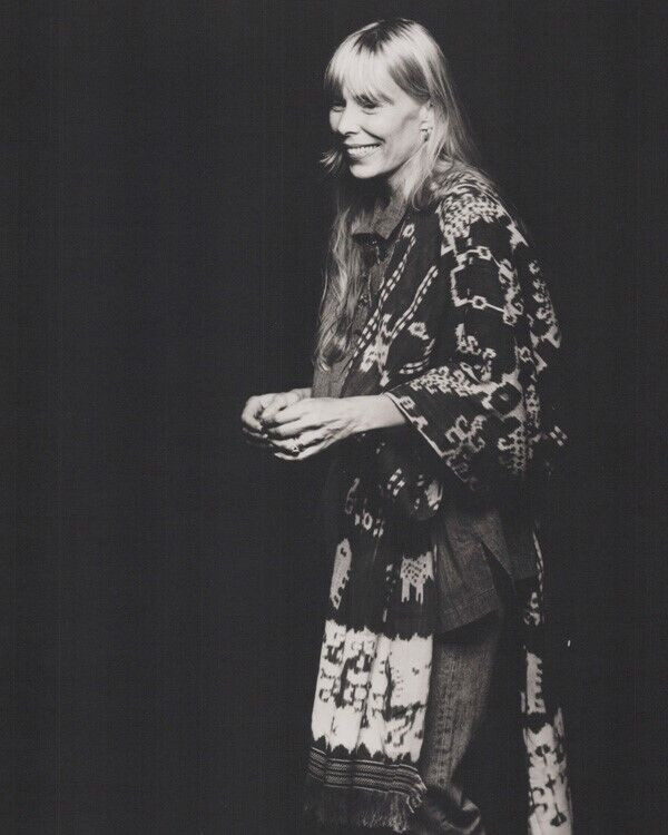 Joni Mitchell smiling pose 1990's era 8x10 inch photo - Moviemarket