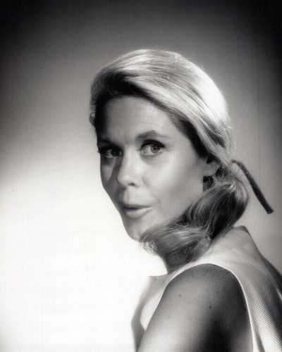 Elizabeth Montgomery Bewitched TV star looks surprised 8x10 inch photo ...