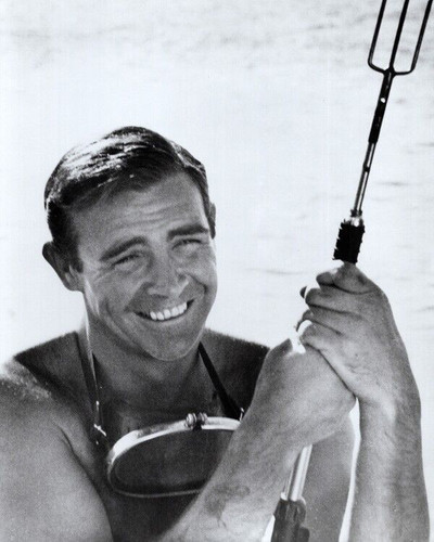 Sean Connery Beefcake Pose Smiling Holding Spear Gun Thunderball 8x10 Photo Moviemarket