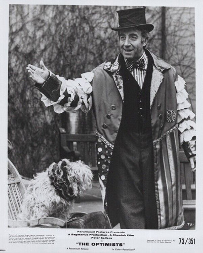 The Optimists 1973 original 8x10 photo Peter Sellers performs with small dog - Moviemarket