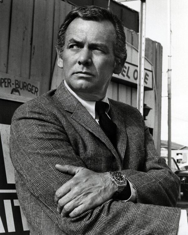 David Janssen 1974 detective Harry O sitting at San Diego bus stop 8x10 ...