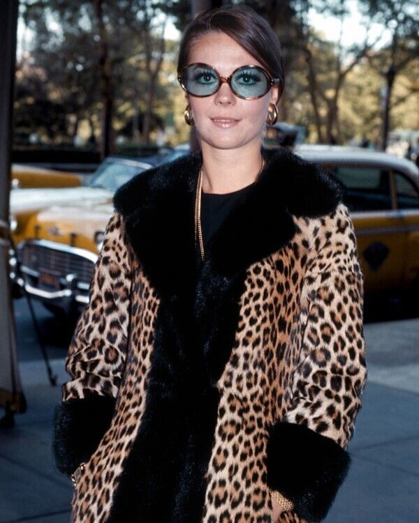 Natalie Wood 1969 in sunglsses & leopard print jacket in New York 8x10 ...