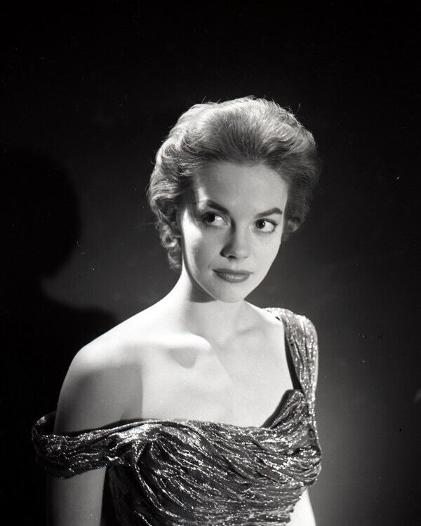 Natalie Wood with shorter hair different look bare shoulder 8x10 inch ...