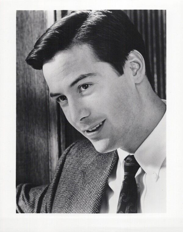 Keanu Reeves clean cut look smiling vintage 8x10 inch photo - Moviemarket