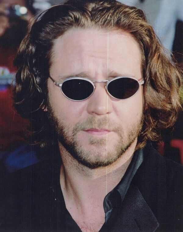 Russell Crowe poses on red carpet early 200's era 8x10 inch photo ...