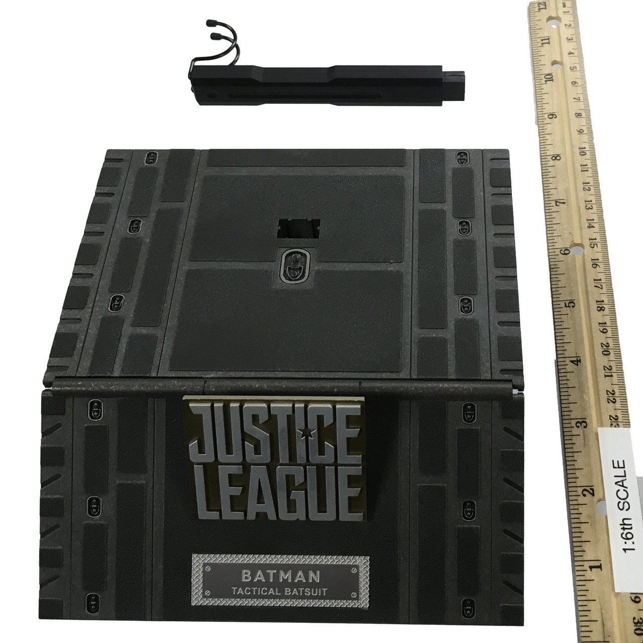 Justice League: Batman (Tactical Batsuit Version) - Display Base - Toy ...