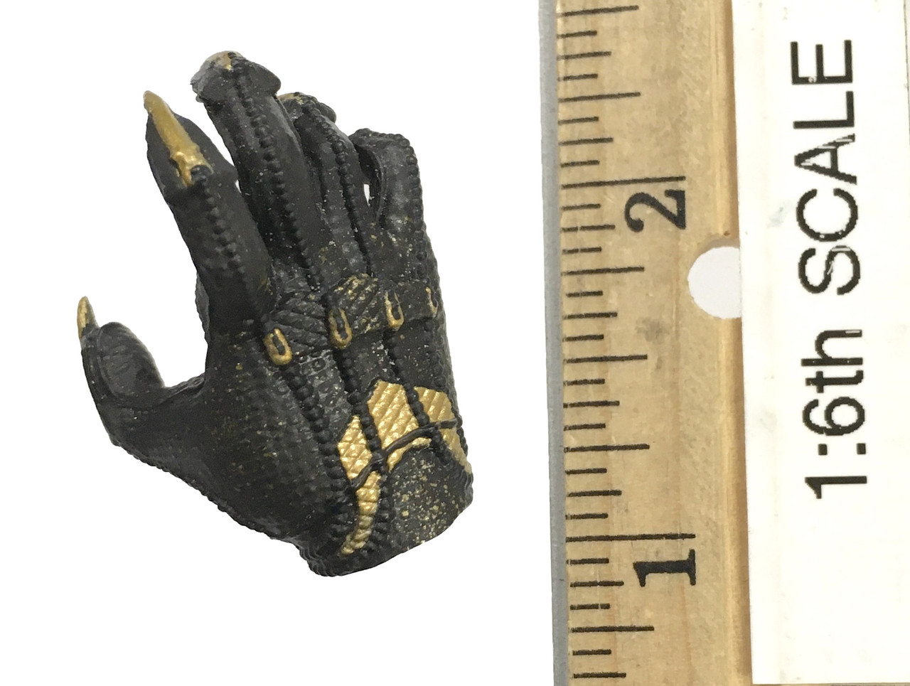 Black Panther: Erik Killmonger - Right Claw Hand (Claws Extended) - Toy ...