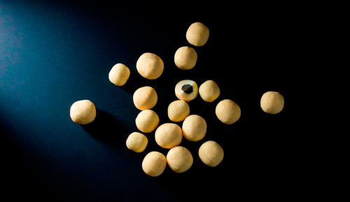 Iceland Astaraldin Lakkris White Chocolate Passionfruit Mango 130g - 4 ...