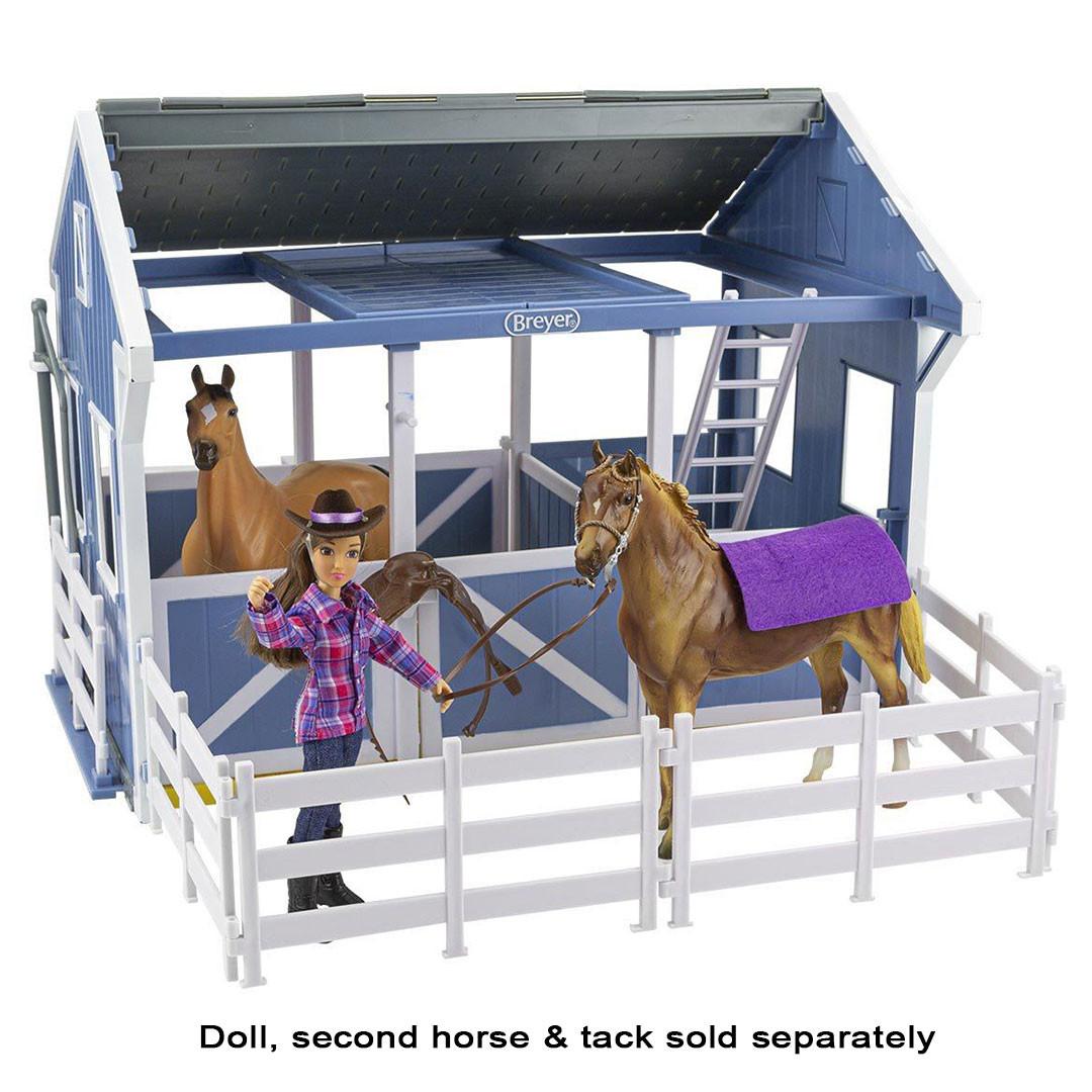 Breyer Deluxe Country Stable & Wash Stall