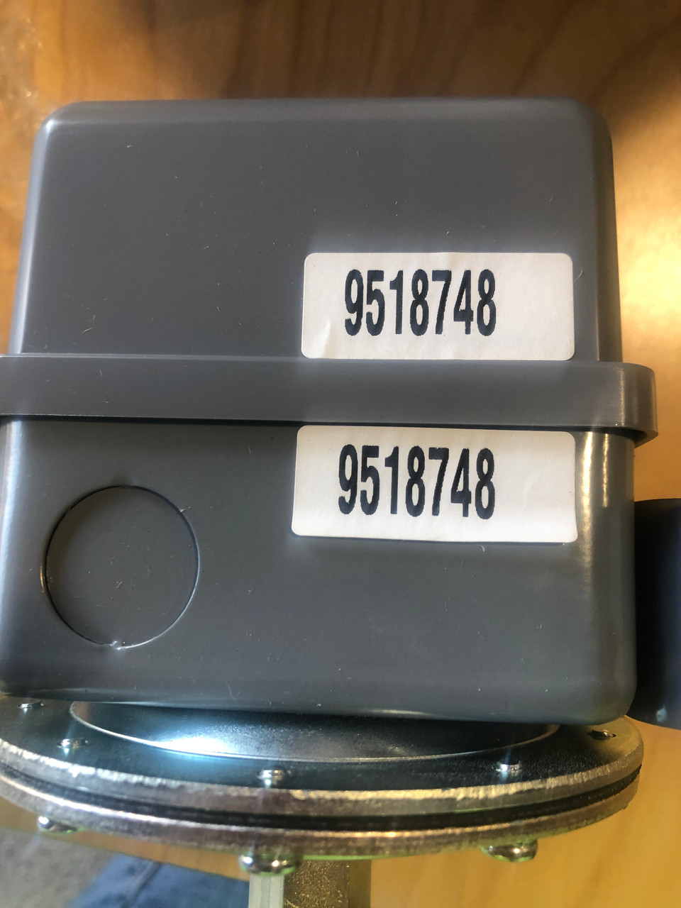 SWITCH, PRESSURE CONTROL (9518748) - LocomotivePartsOnline.com