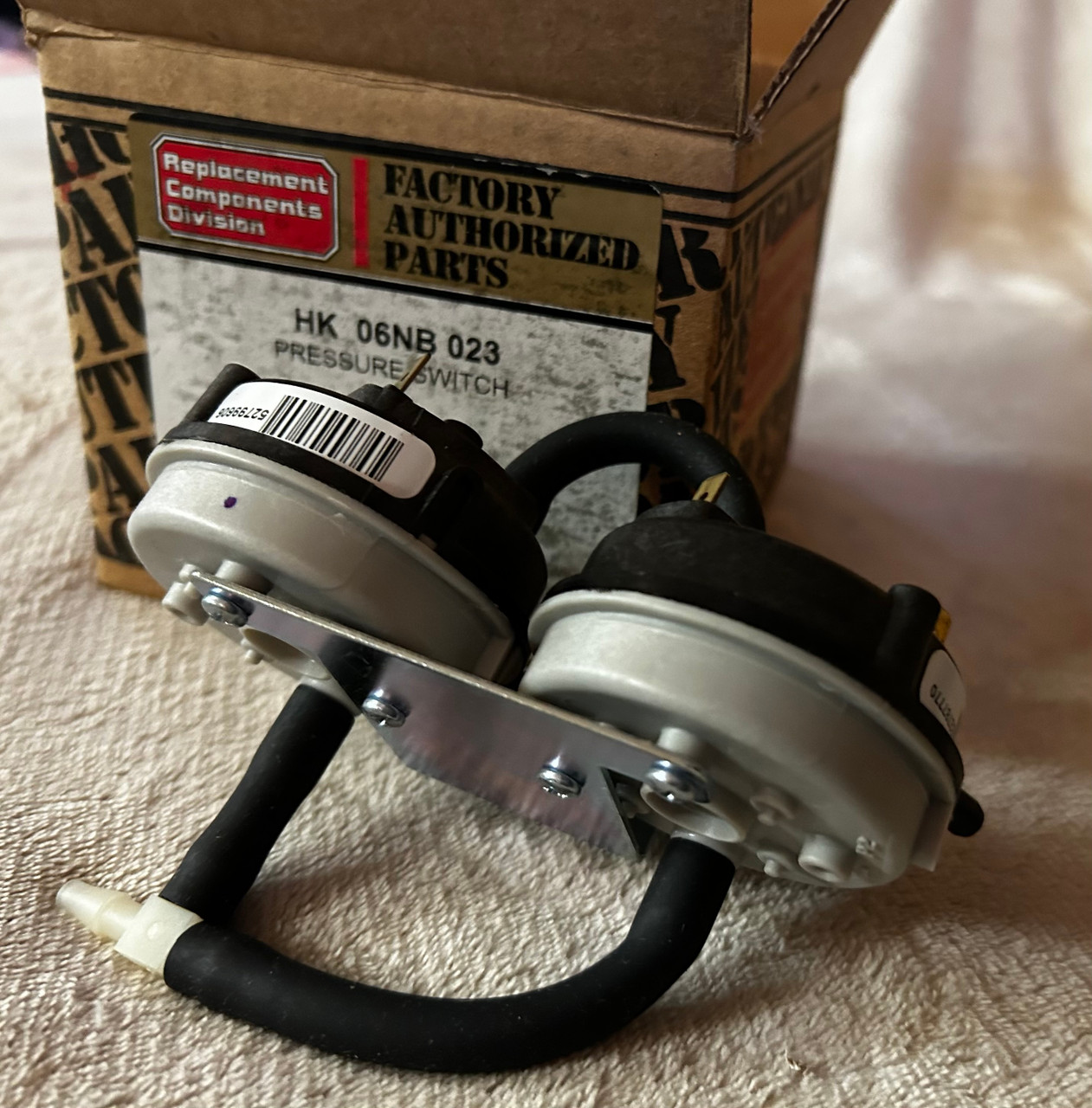 >Carrier HK06NB023 FURNACE PRESSURE SWITCH - Furnace & AC Parts Canada ...